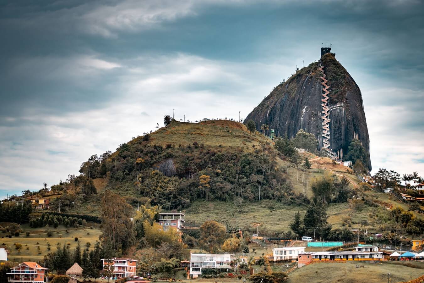 PEÑOL-GUATAPE – Travel & Resorts