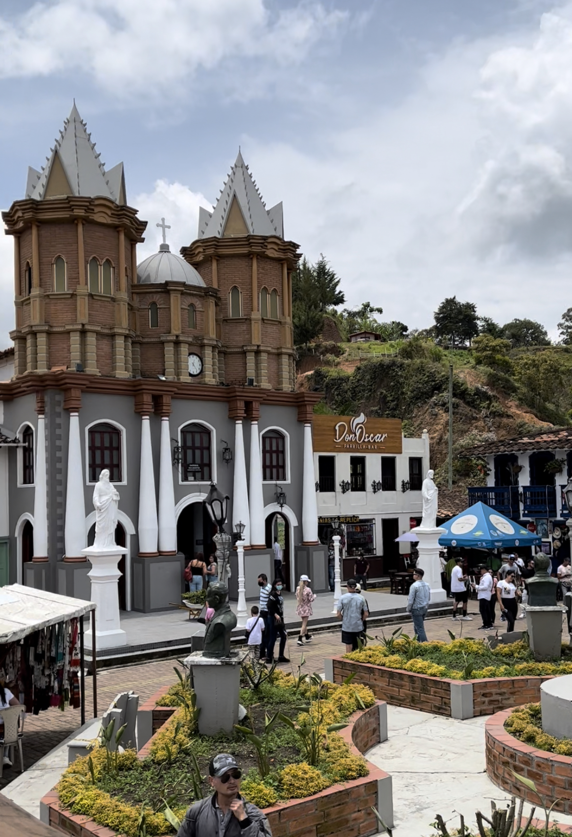 PEÑOL-GUATAPE – Travel & Resorts